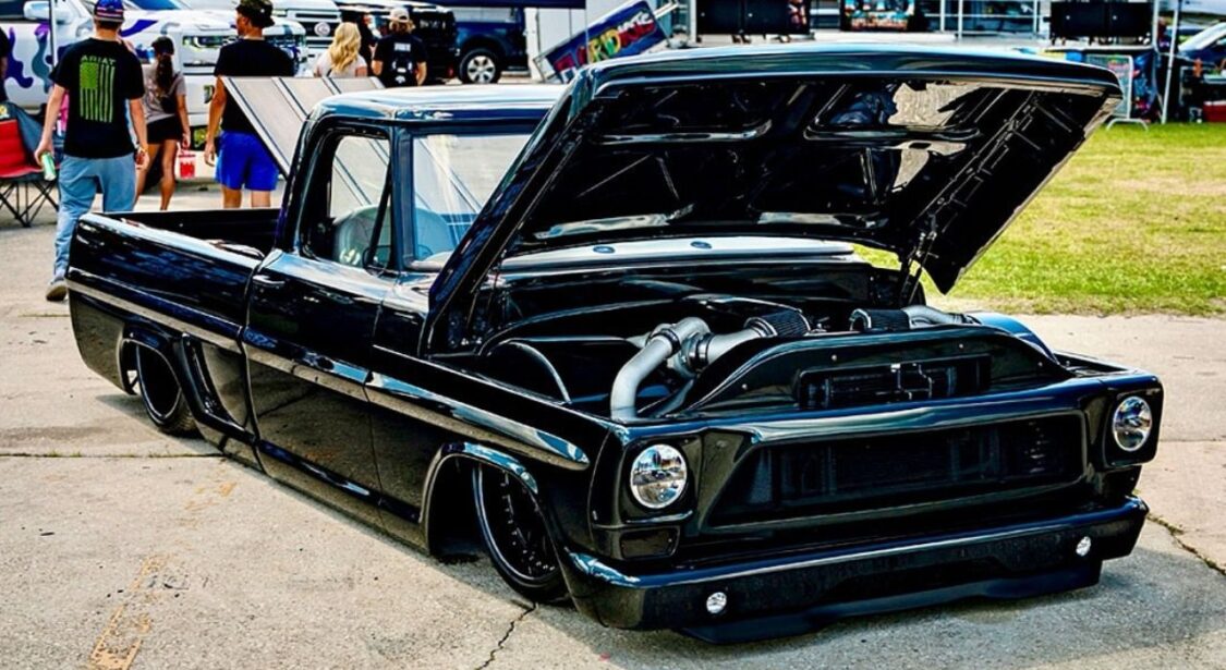 Ford F-100 1967 : ce pick-up vert jade posé au sol cache un Boss 302 ...